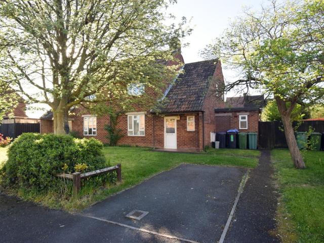 2 bedroom semi detached house for sale