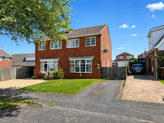 2 bedroom semi detached house for sale