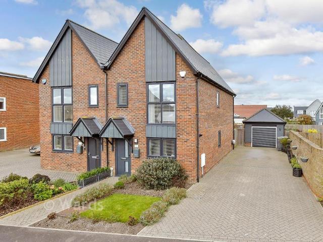 2 bedroom semi detached house for sale