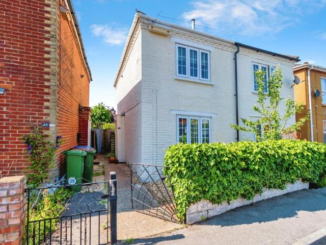 2 bedroom semi detached house for sale