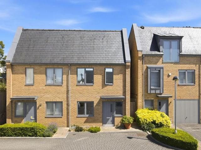 2 bedroom semi detached house for sale