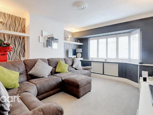 2 bedroom maisonette for sale