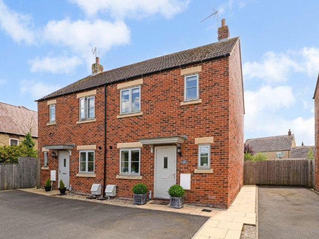 2 bedroom semi detached house for sale