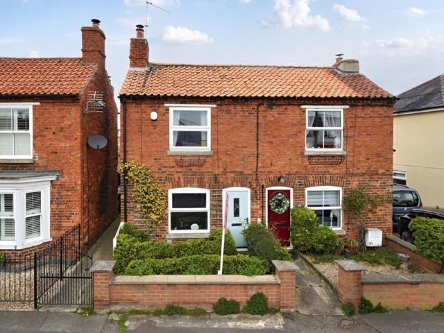2 bedroom semi detached house for sale