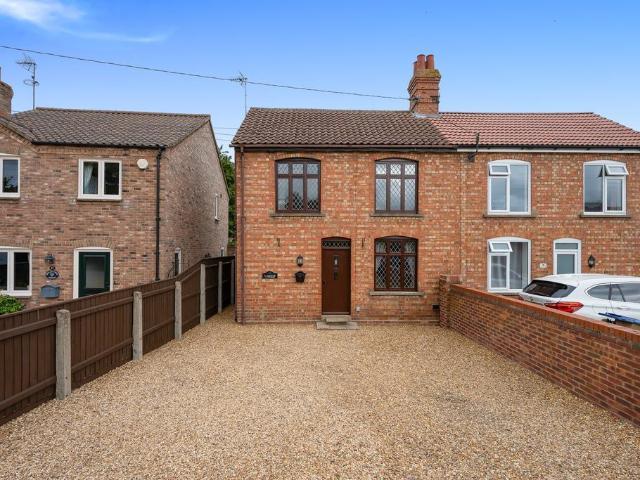 2 bedroom semi detached house for sale