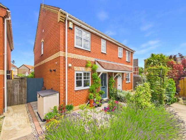 2 bedroom semi detached house for sale