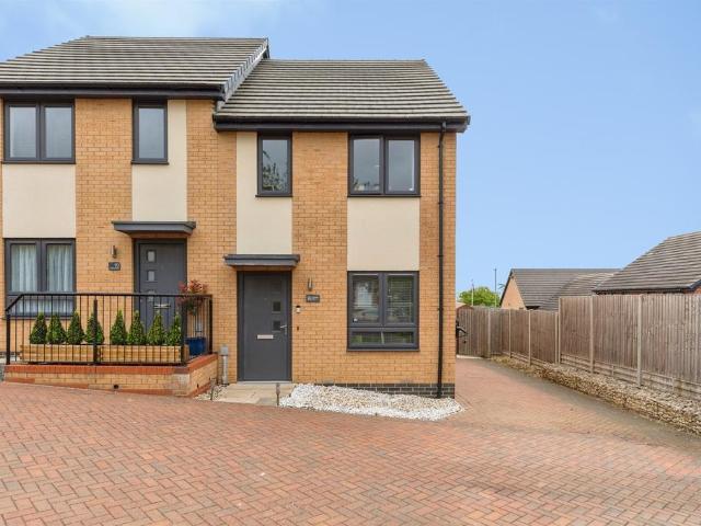 2 bedroom semi detached house for sale