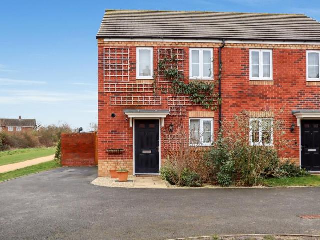 2 bedroom semi detached house for sale