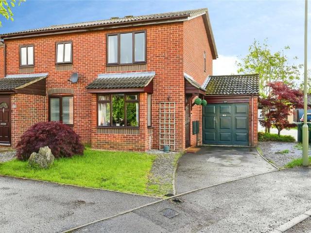 2 bedroom semi detached house for sale