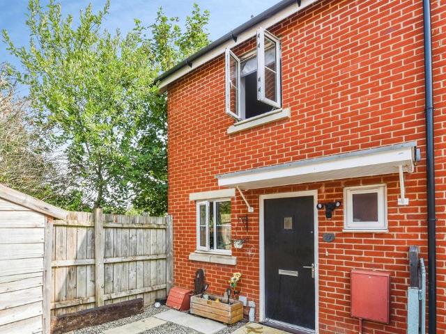 2 bedroom semi detached house for sale