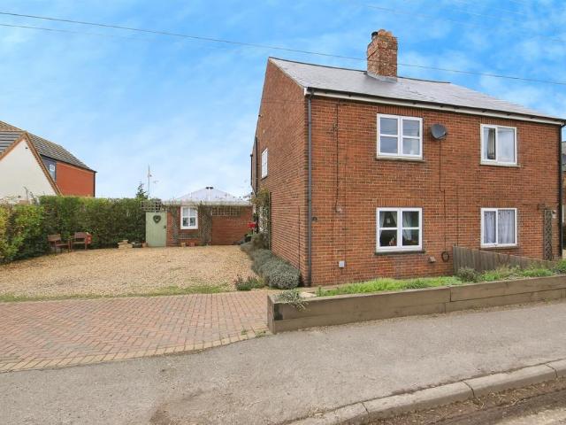 2 bedroom semi detached house for sale