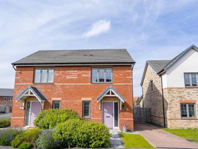 2 bedroom semi detached house for sale