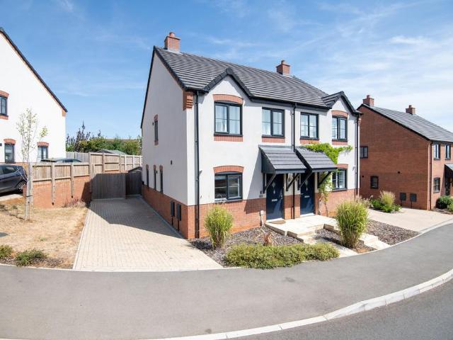 2 bedroom semi detached house for sale