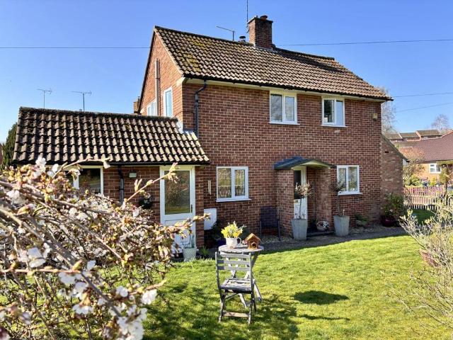 2 bedroom semi detached house for sale