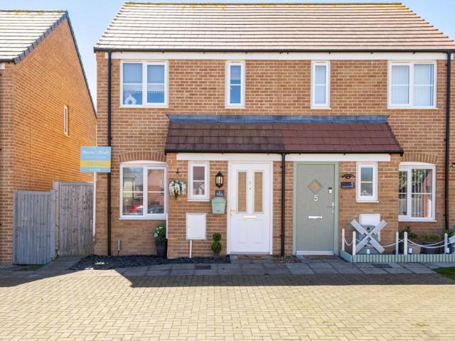 2 bedroom semi detached house for sale