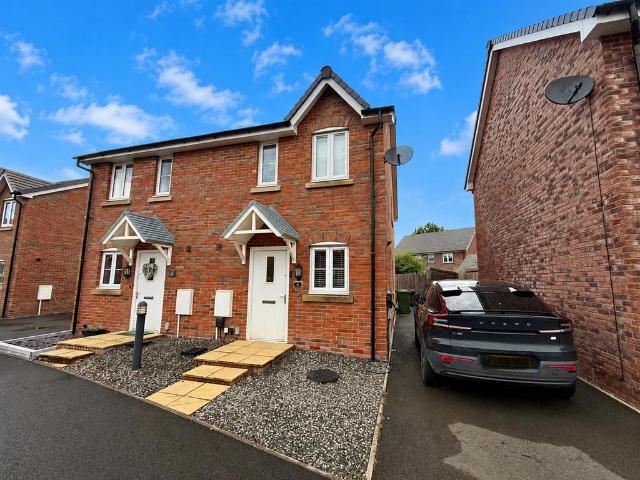 2 bedroom semi detached house for sale
