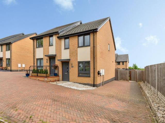 2 bedroom semi detached house for sale