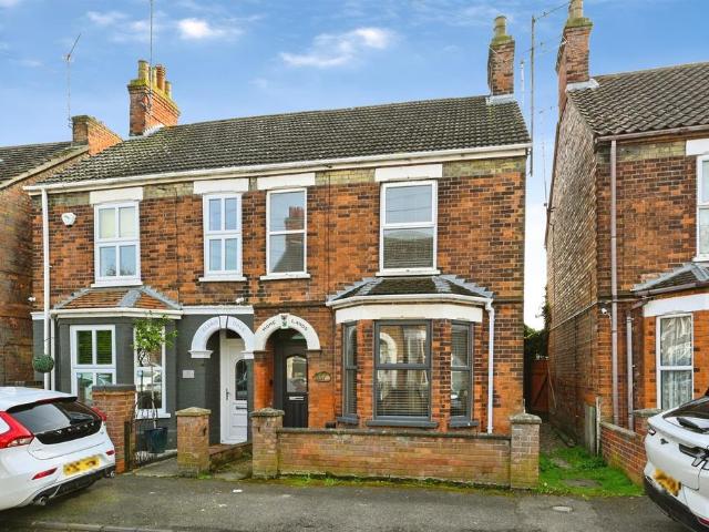 2 bedroom semi detached house for sale