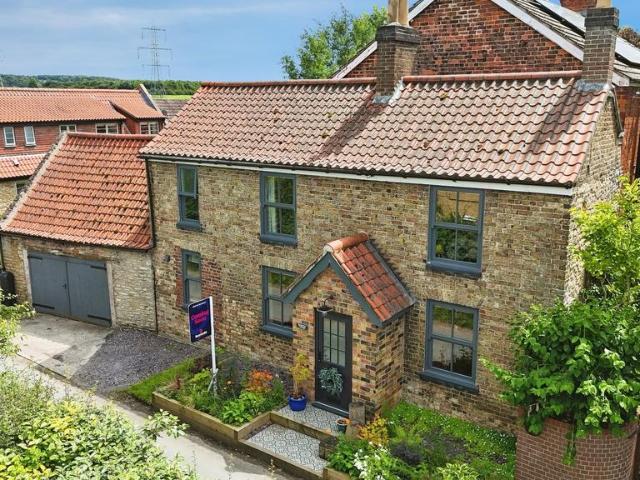 2 bedroom semi detached house for sale