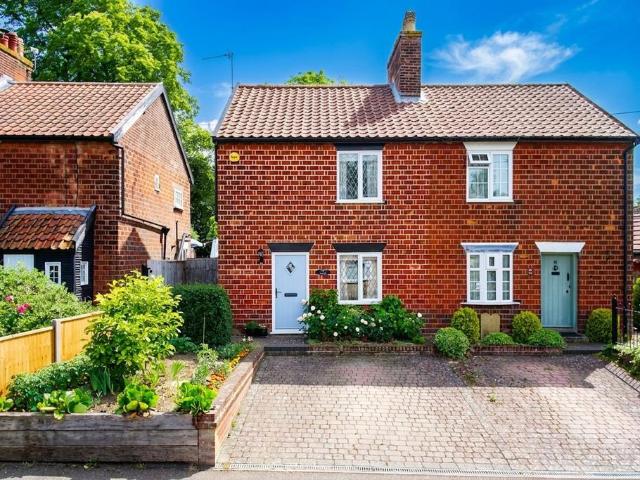 2 bedroom semi detached house for sale