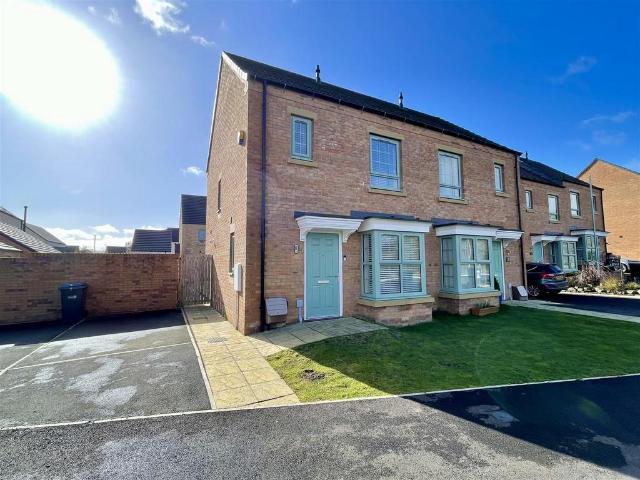 2 bedroom semi detached house for sale
