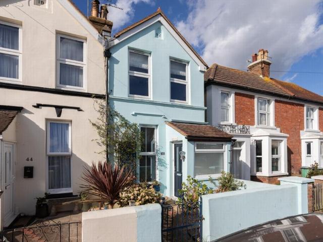 2 bedroom semi detached house for sale