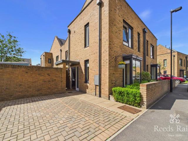 2 bedroom semi detached house for sale