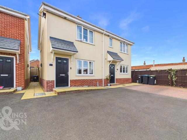 2 bedroom semi detached house for sale