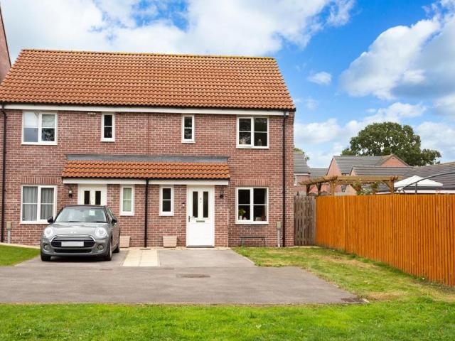 2 bedroom semi detached house for sale