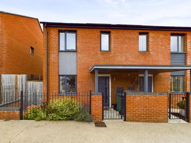2 bedroom semi detached house for sale