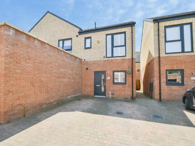 2 bedroom semi detached house for sale