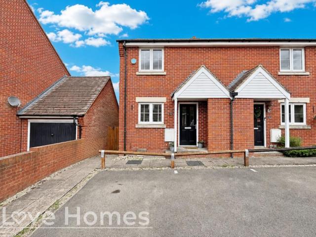 2 bedroom semi detached house for sale