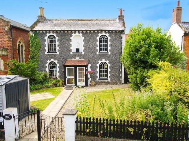 2 bedroom semi detached house for sale