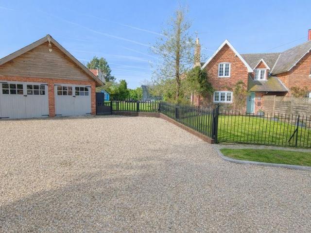 2 bedroom semi detached house for sale