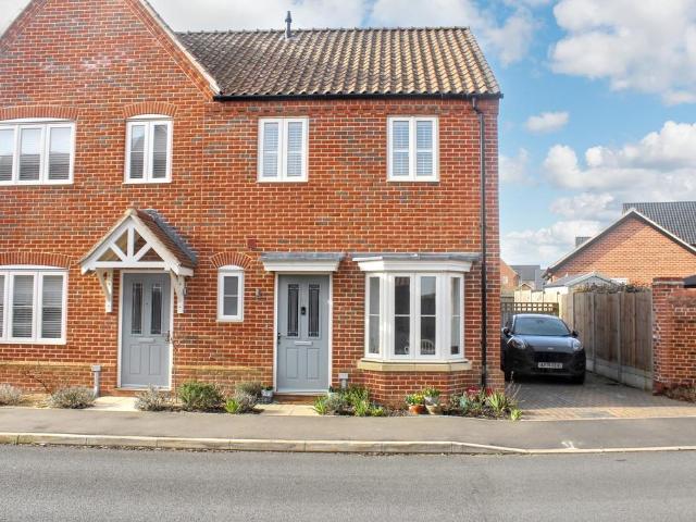 2 bedroom semi detached house for sale