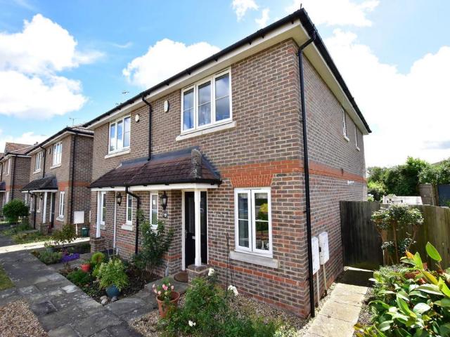 2 bedroom semi detached house for sale