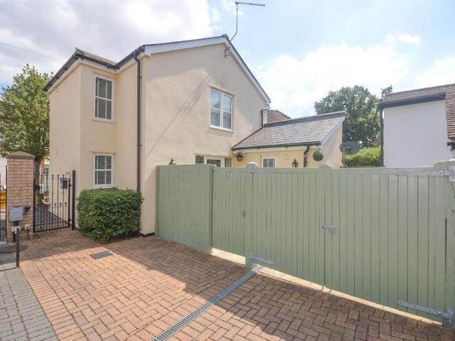 2 bedroom semi detached house for sale