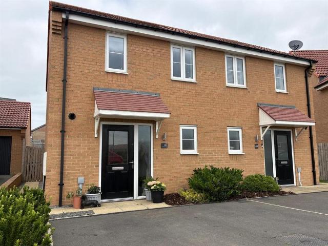 2 bedroom semi detached house for sale