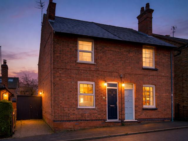 2 bedroom semi detached house for sale