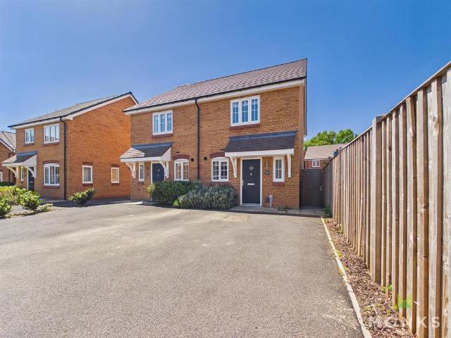 2 bedroom semi detached house for sale