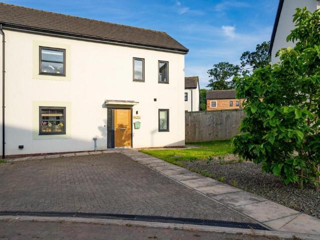 2 bedroom semi detached house for sale