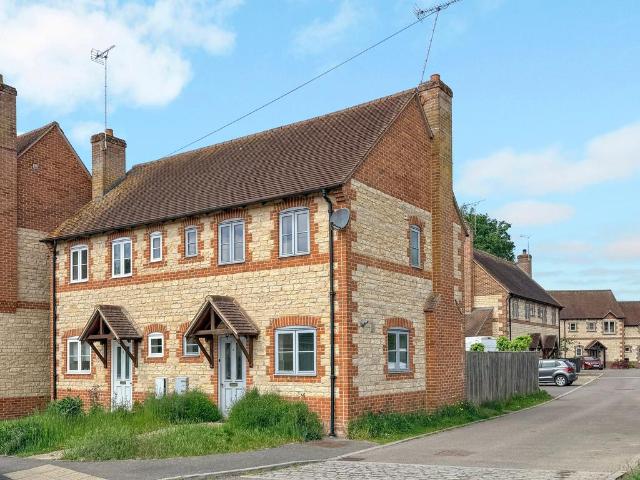2 bedroom semi detached house for sale