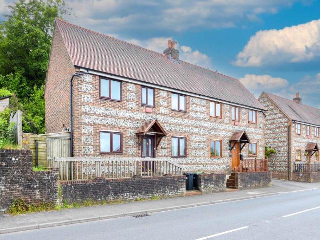 2 bedroom semi detached house for sale