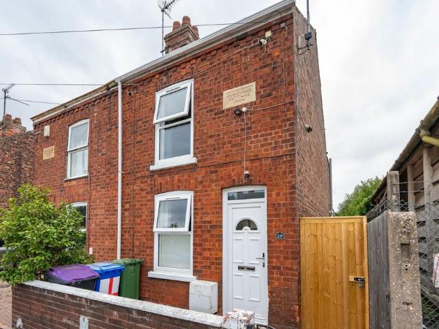 2 bedroom semi detached house for sale