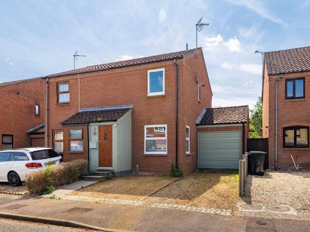 2 bedroom semi detached house for sale