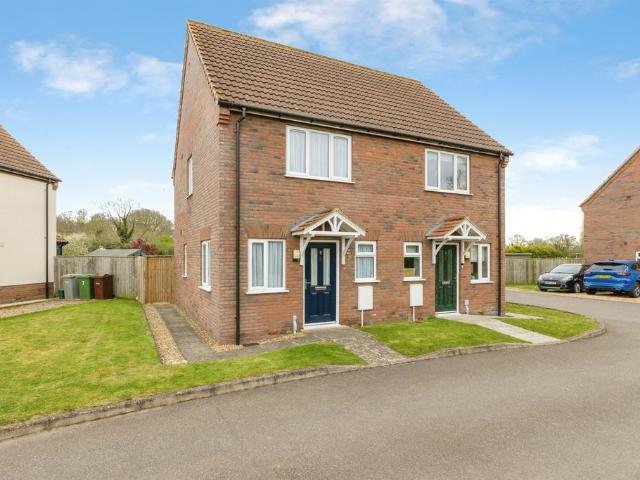 2 bedroom semi detached house for sale