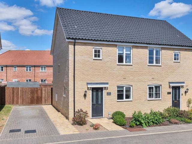 2 bedroom semi detached house for sale