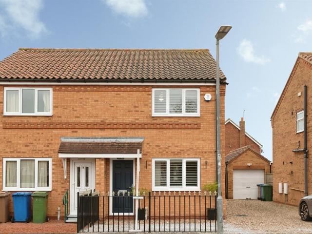 2 bedroom semi detached house for sale