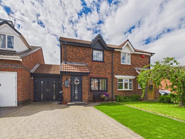 2 bedroom semi detached house for sale