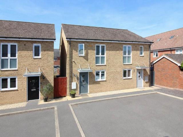 2 bedroom semi detached house for sale